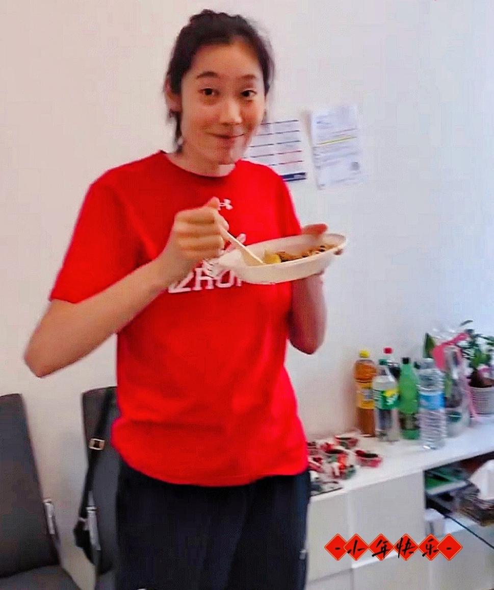 Sister! Zhu Ting entertained the whole Scandicci team in a mansion in ...