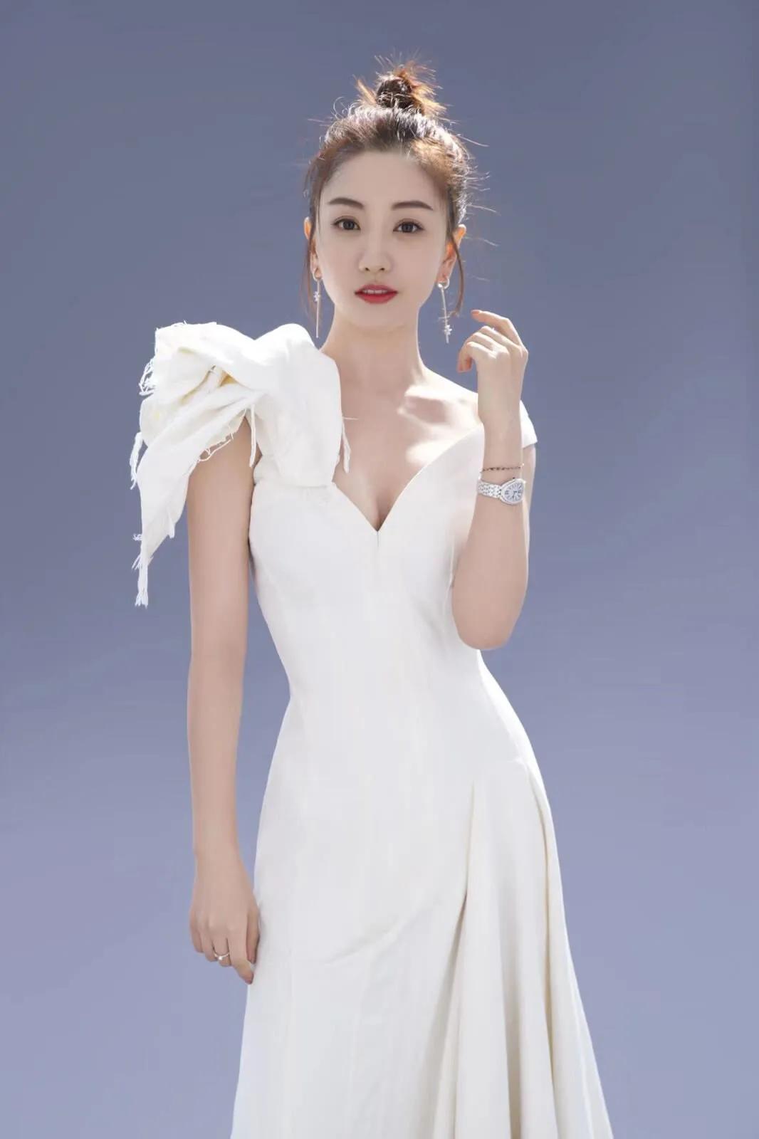 Yang Rong's beautiful photo - iNEWS