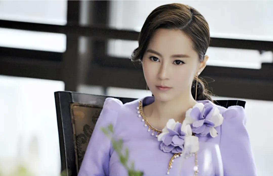 Fu Ying: Career is stranded, love is gone with the wind, today she said ...