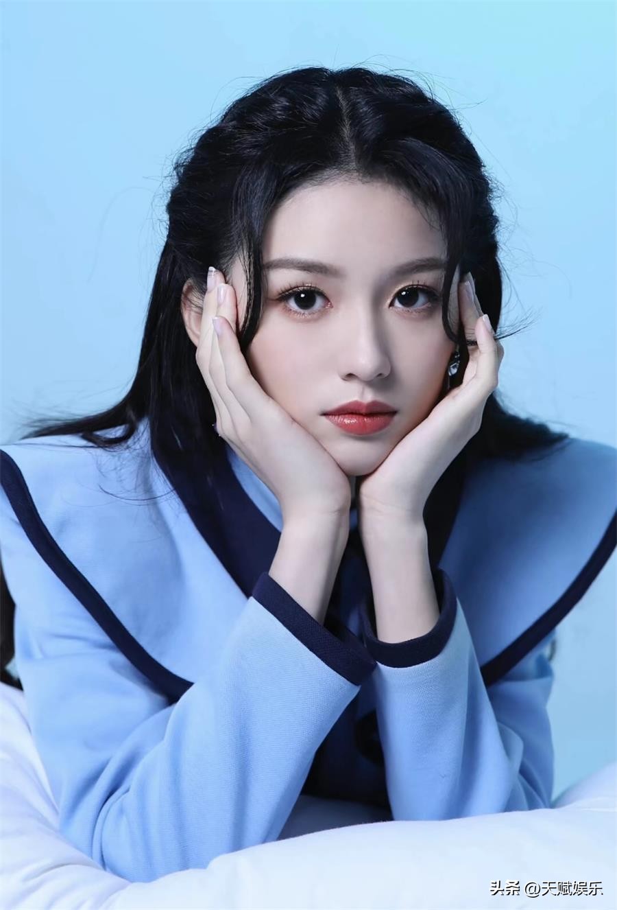 Photo album of film and television actress Zhou Ye (6) - iNEWS