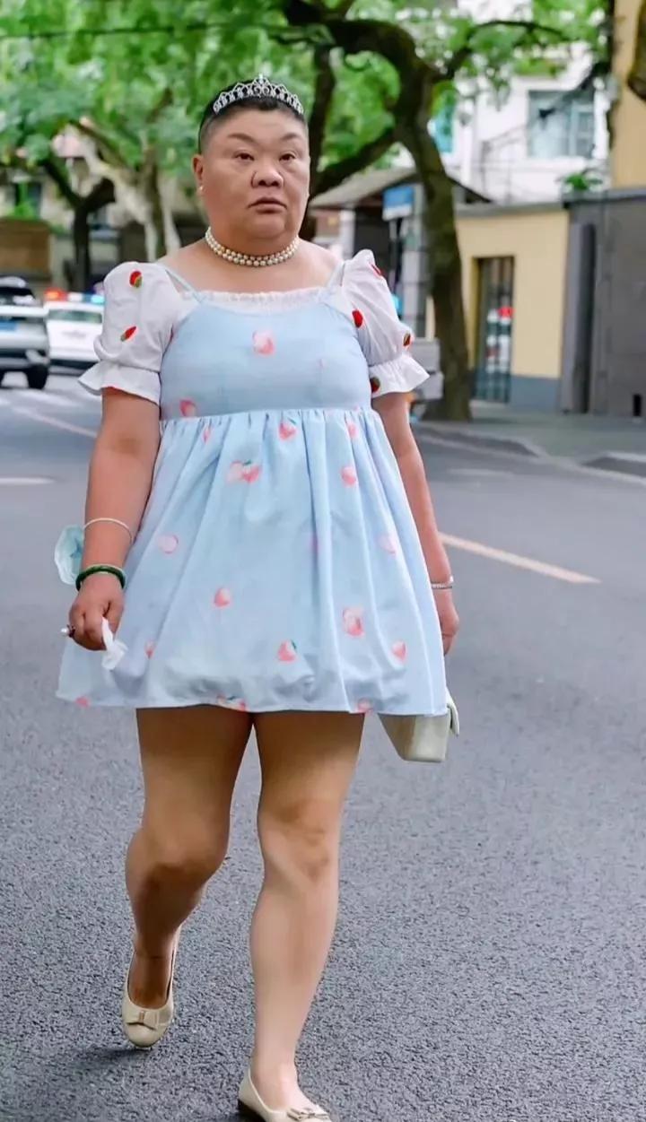 The little princess on Anfu Road goes out - iNEWS