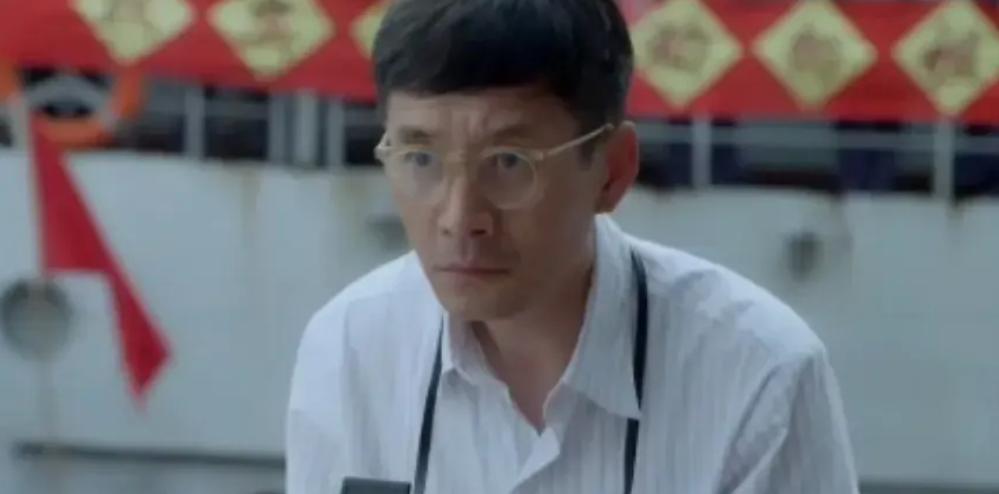 When Hua Kai Ru Meng saw the identity of the reporter Lao Chen, she ...