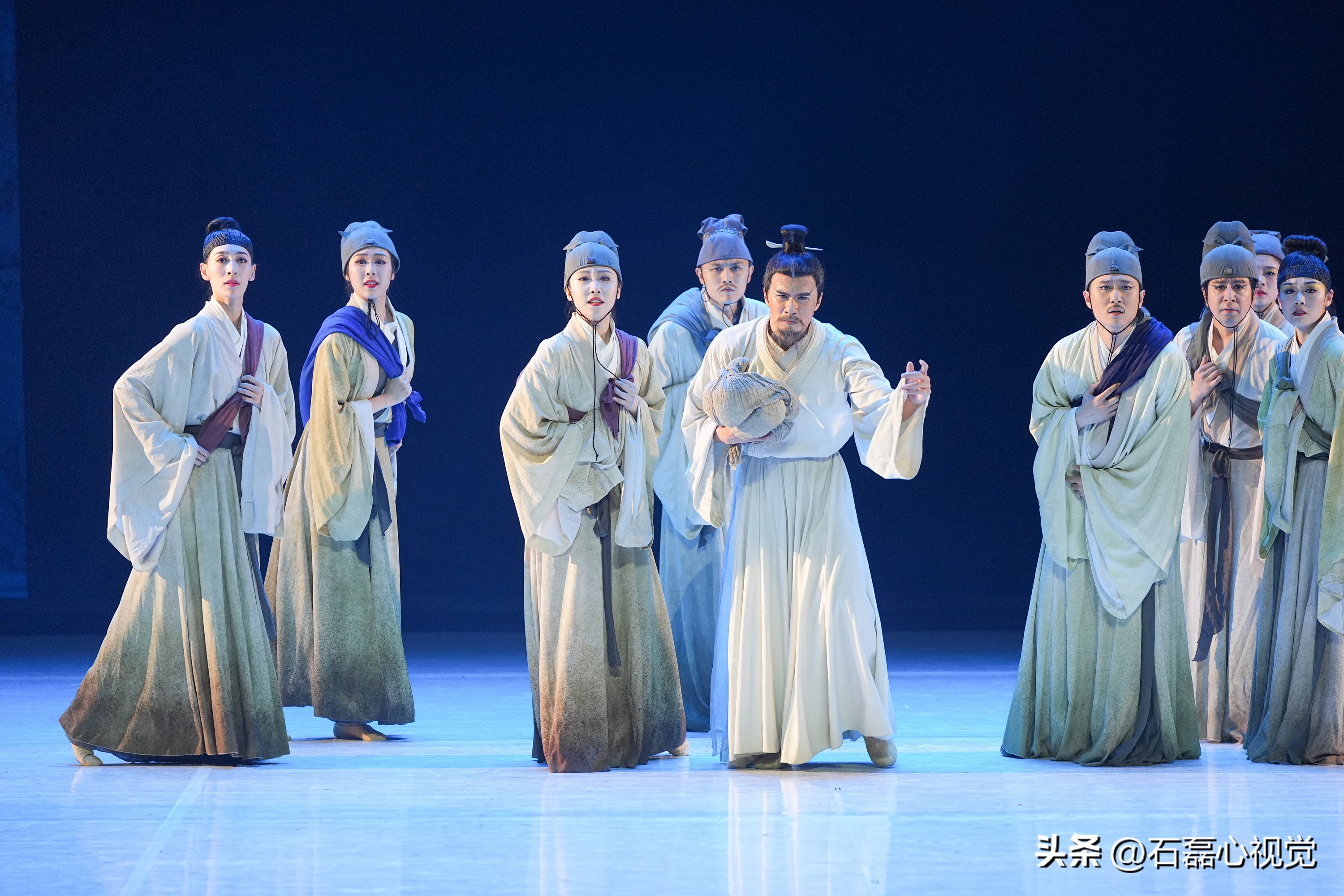 Dance drama "Li Bai" staged in Haikou - iNEWS