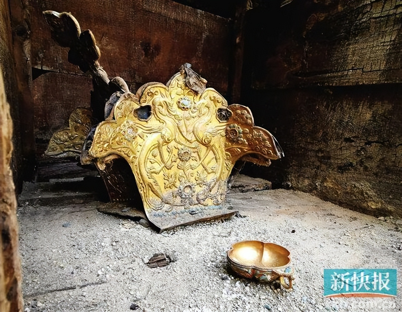 A farmer picked up the crown of the Huns in the field, and the ...