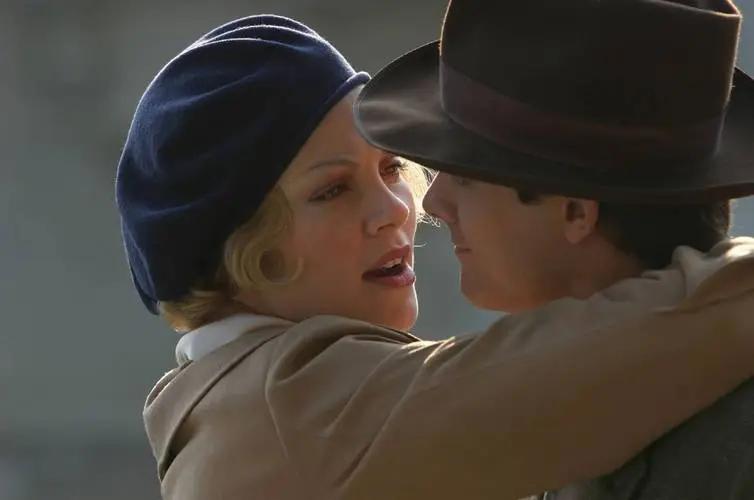 Love and Courage: A Romantic Legend in the Flames of War "Threesomes in ...