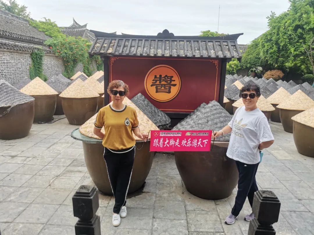 Follow everyone on the self-driving tour alliance and walk into Yaowan ...