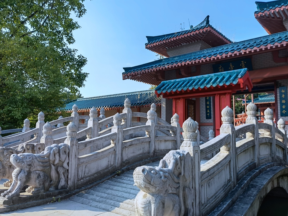 Guilin: The heart is placed in the Yushan Lishui - iNEWS