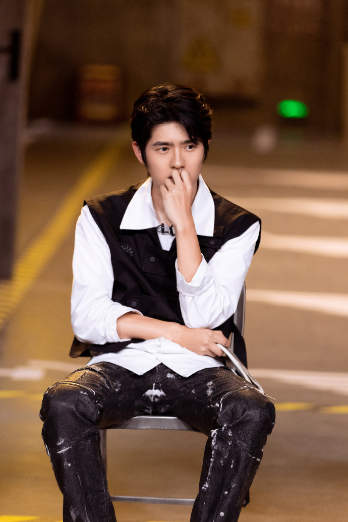 Liu Haoran's recent photos have changed greatly, his face is swollen ...