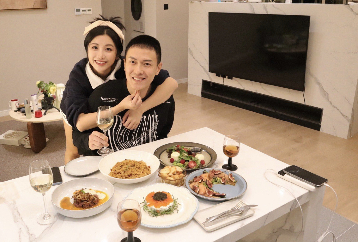 Lola celebrates Wang Nengneng's birthday, and Wang Nengneng receives a ...