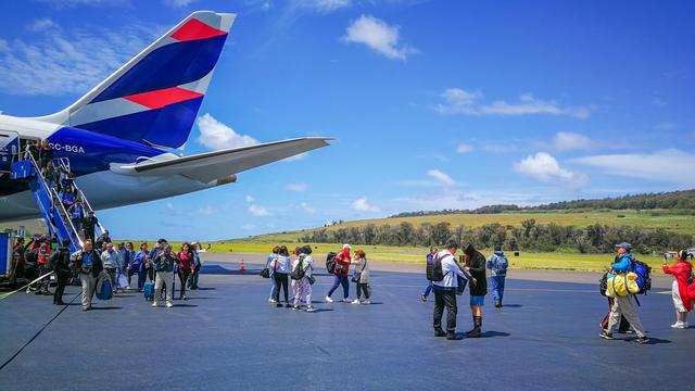 The most remote airport in the world: at least 2,600 kilometers per ...