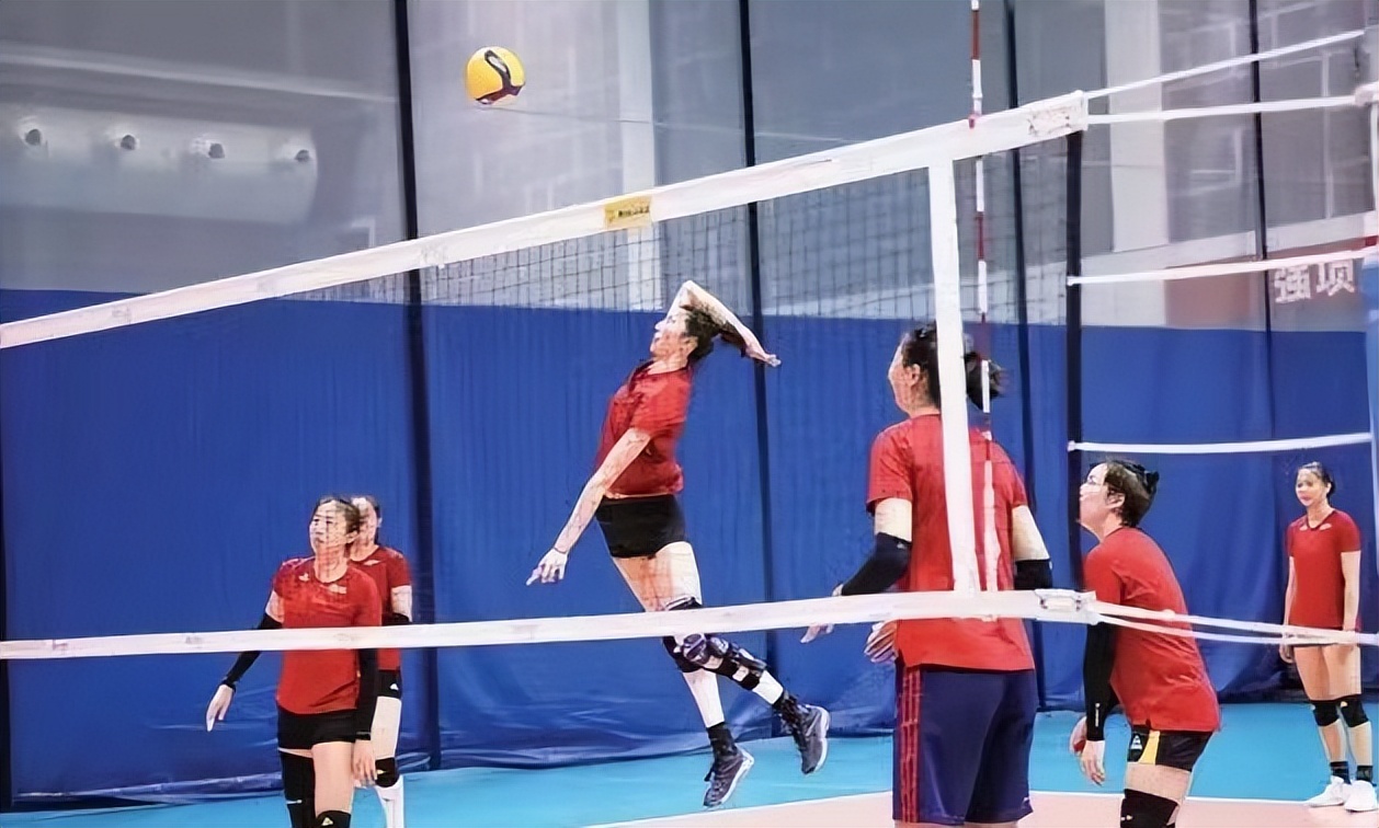 Accident!Sun Haiping and Yu Jiarui leave the women's volleyball ...