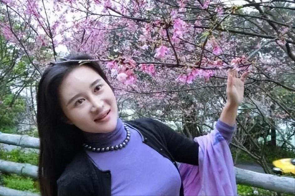 41-year-old Du Xinglin: married 72-year-old director Zhang Jizhong, and had a son and a daughter ...