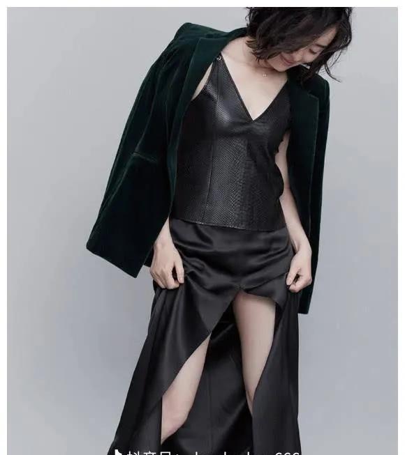 Brandy looks behind Wu Yue - iNEWS