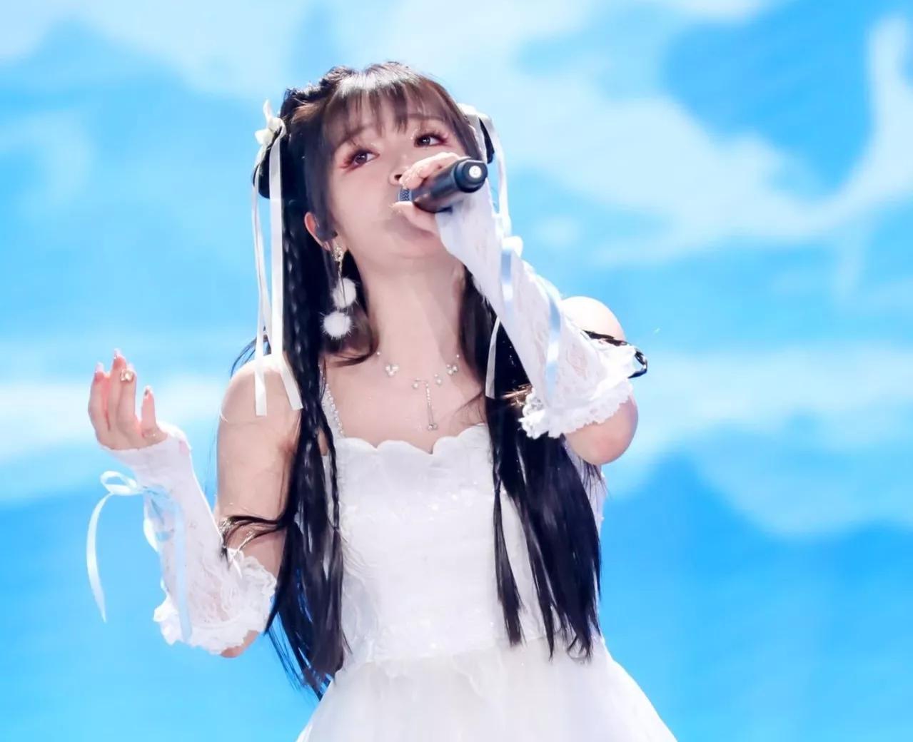 Meiyi Liya's singing skills are amazing, Zhou Shen's voice is ...