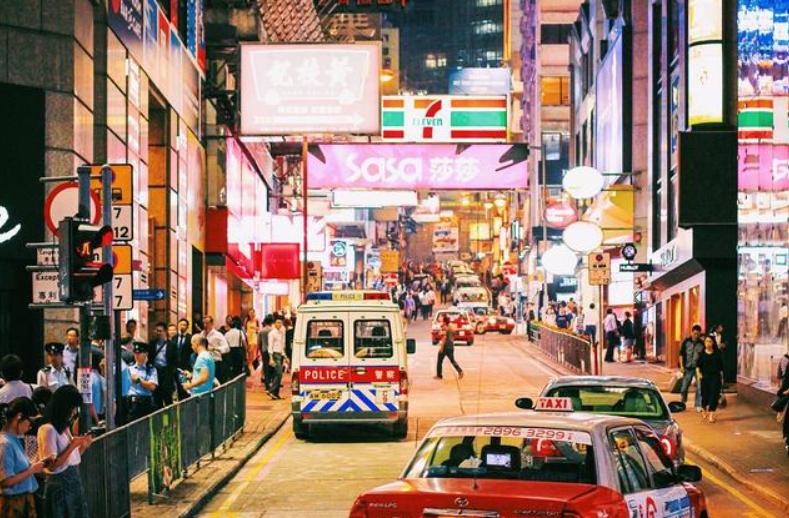 Hong Kong's "Merry Nun" Shi Zhiding: Be a nun in a temple during the day, and be a rich woman in ...