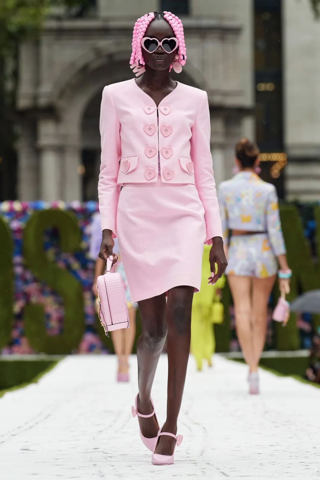 Spring/Summer 2022 Fashion: Retro Trends from the 60s - iNEWS