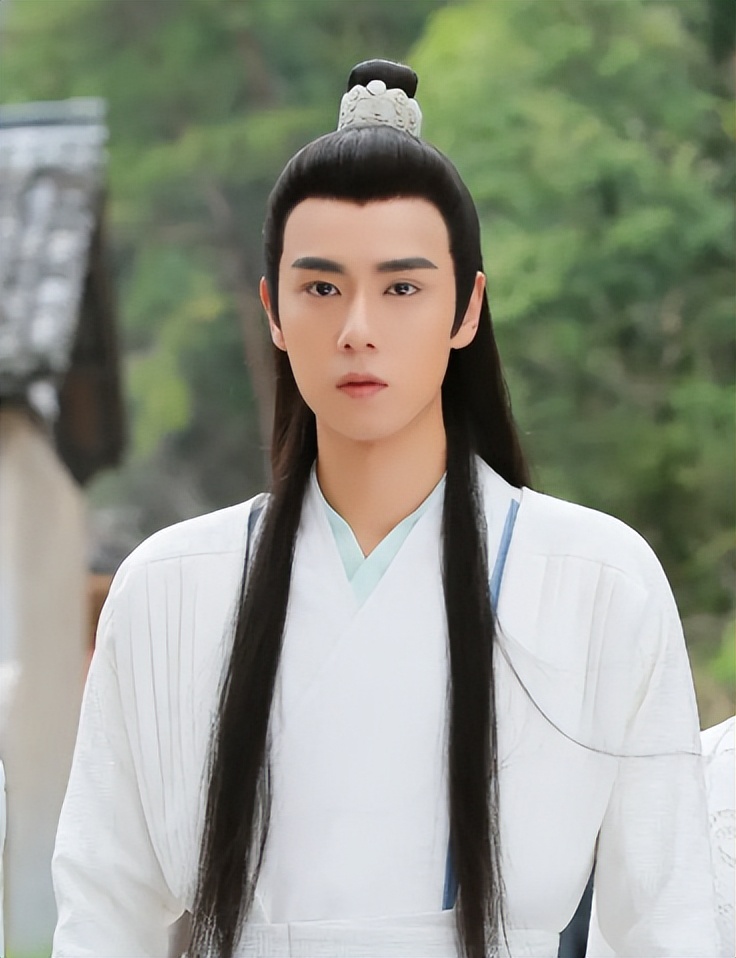 With long faces, many folds, and protruding mouths, these 8 male stars ...