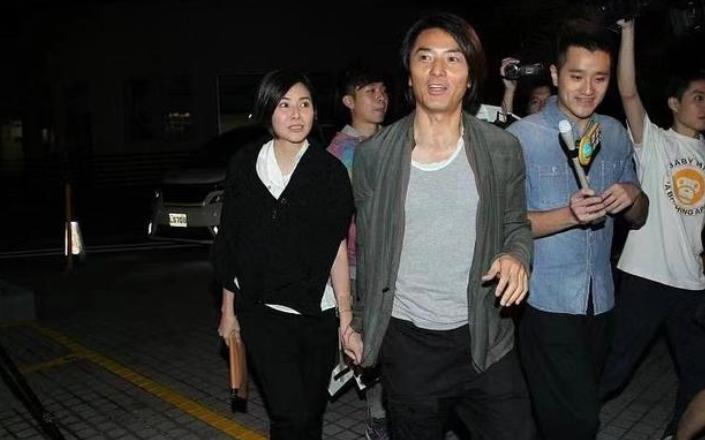 Ekin Cheng and his wife rarely get together. At the age of 54, he is ...