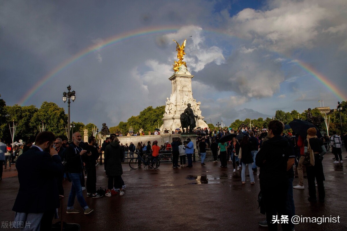 Queen's death, double rainbow over Windsor Castle - iNEWS