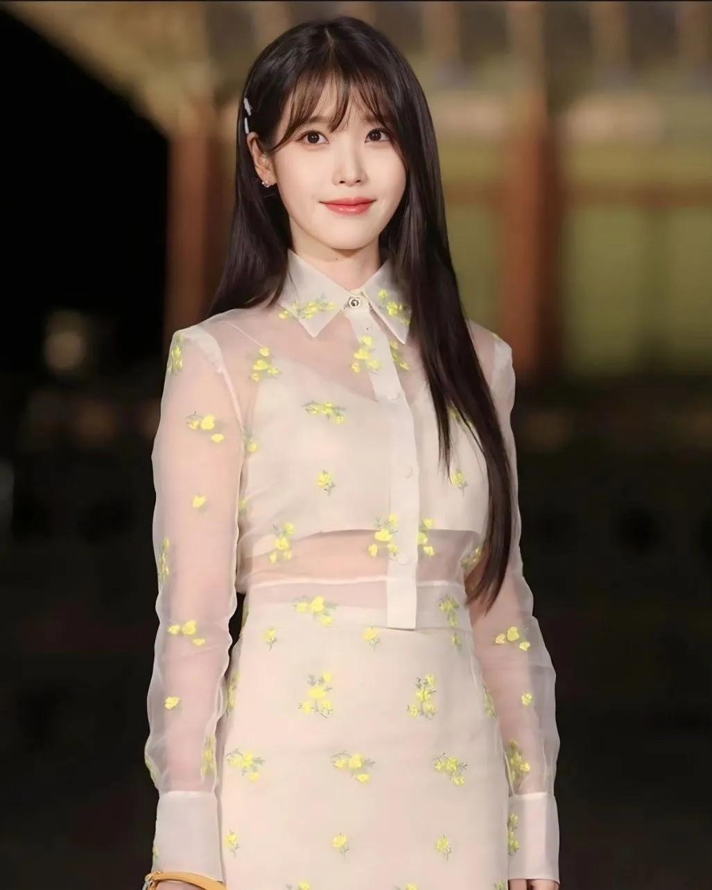 #Li Zhien#IU You come with the moonlight slowly, and the snow seems to be soft and pervasive ...