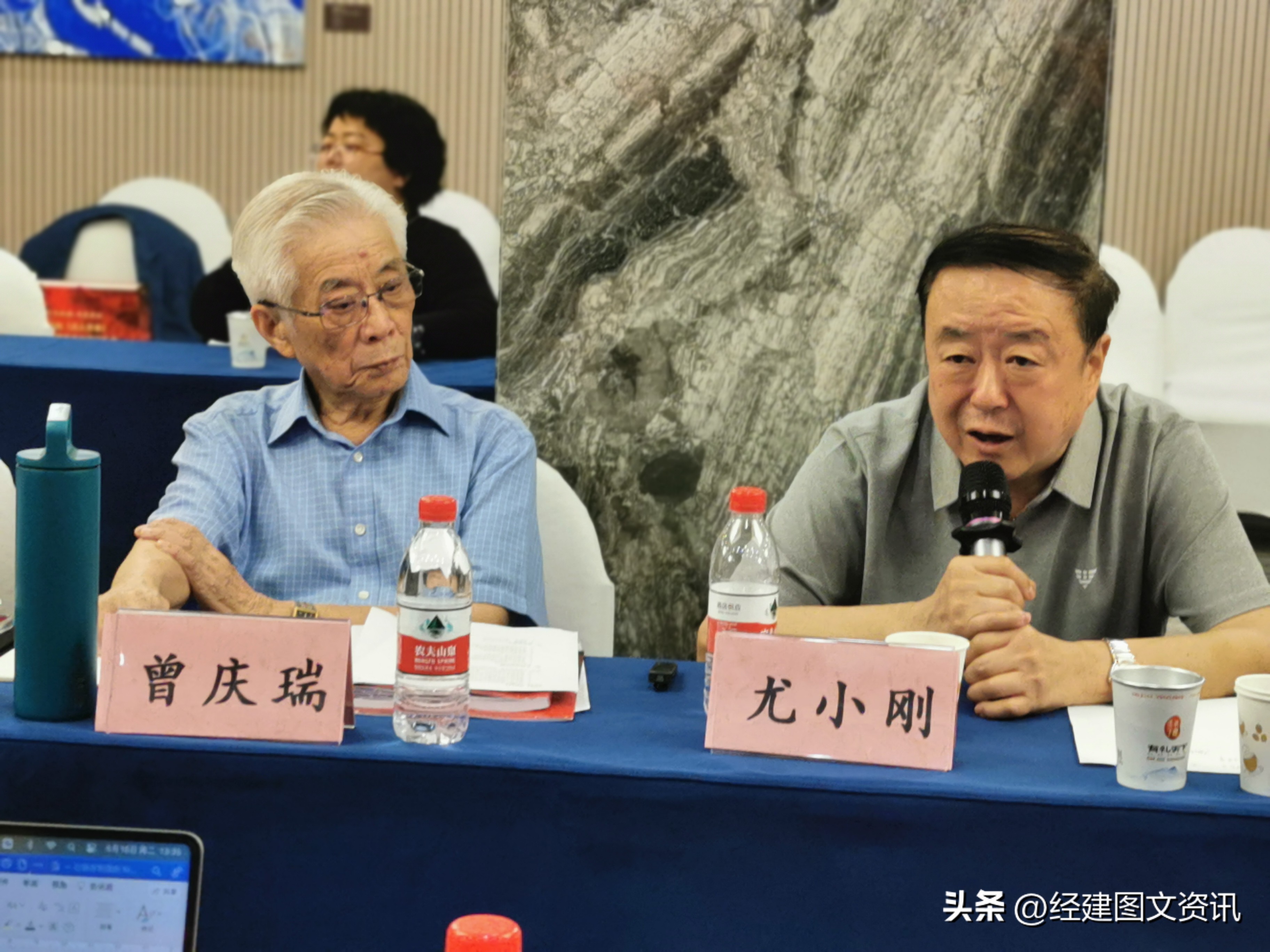 The red classic youth expression TV series "Youth in Arms and Fire ...