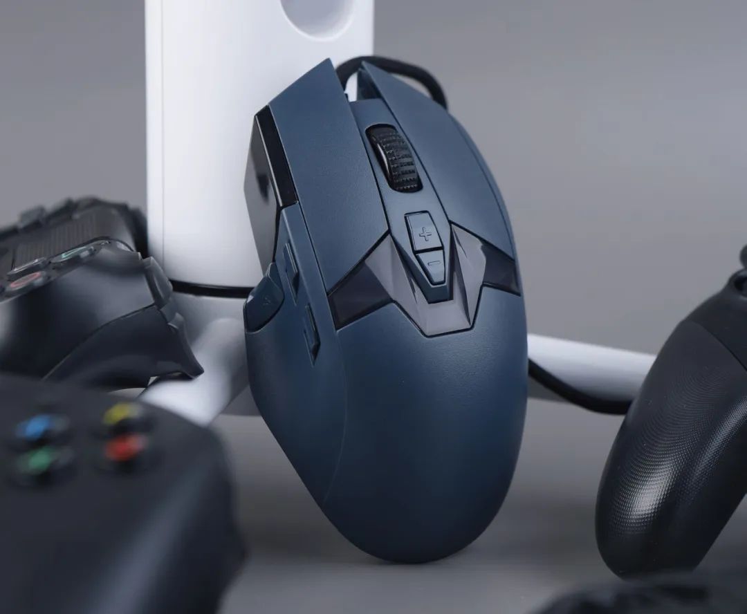 Peripheral equipment with a display screen - Dareus A980 gaming mouse ...