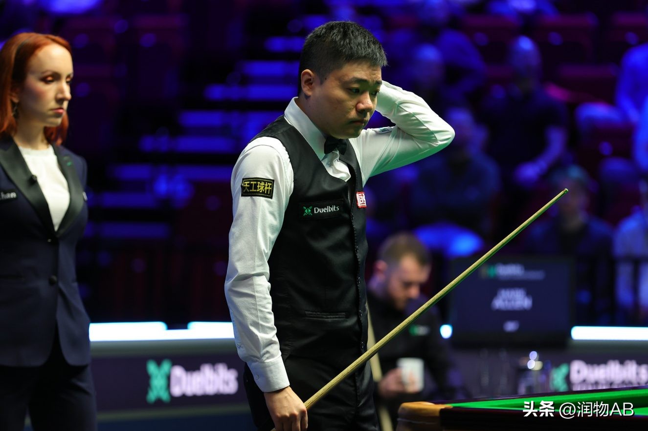 The relationship between the tour and the World Championships is ...