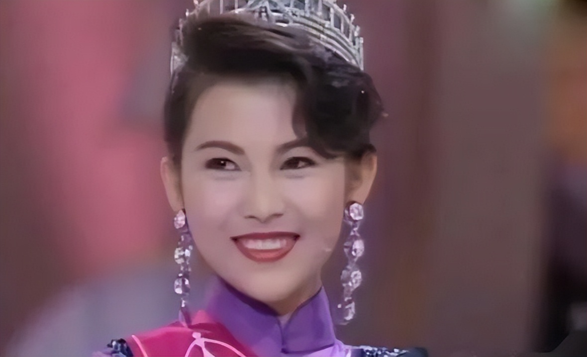 It's not uncommon for weird things to appear at beauty pageants in ...