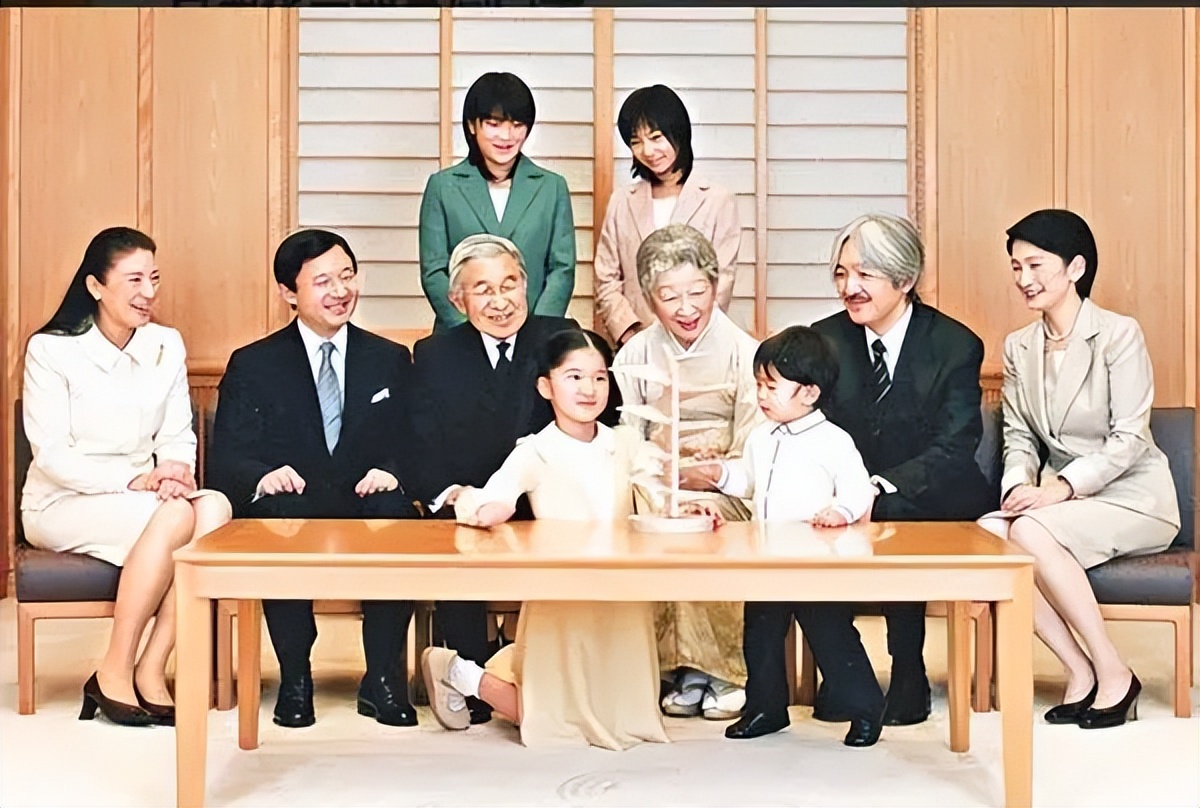 There are only 17 members of the Japanese royal family, and the males ...