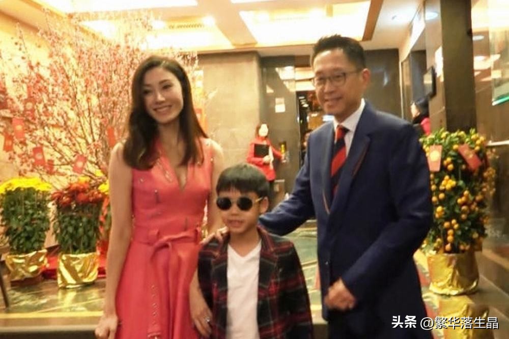 Li Jiaxin is a female star who has had several relationship experiences ...