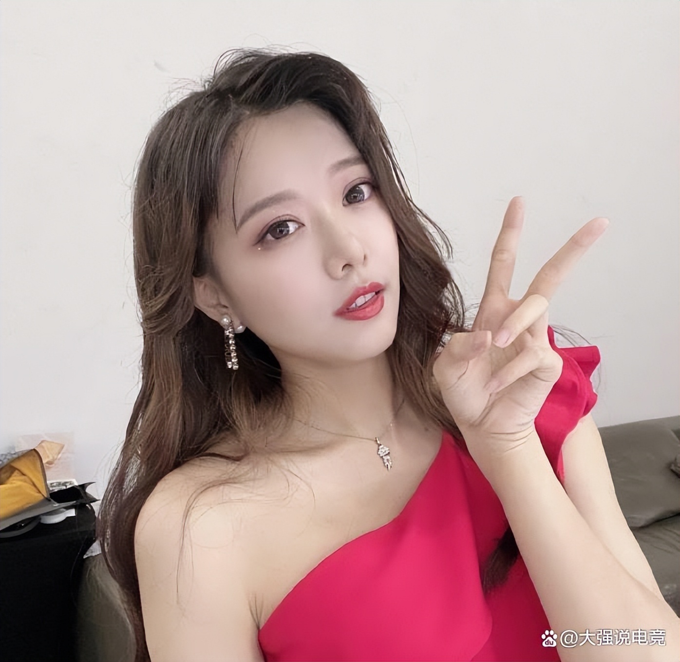 Luo Xin's Guan Zeyuan incident came to an end, Guan Zeyuan apologized live, and the three ...