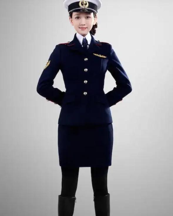Chen Qiaoen challenged different styles of flight attendant uniforms ...
