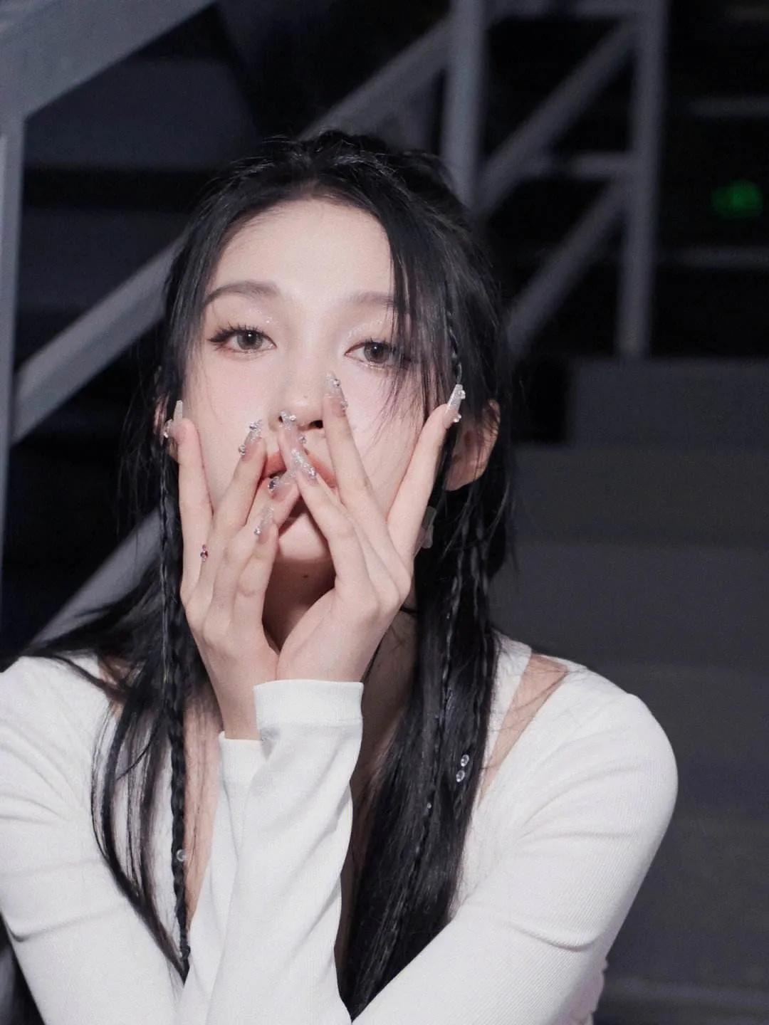 The entertainment industry broke the news: Zhao Liying, Lin Xin, Gong Jun, Zheng Shuang, Ren ...