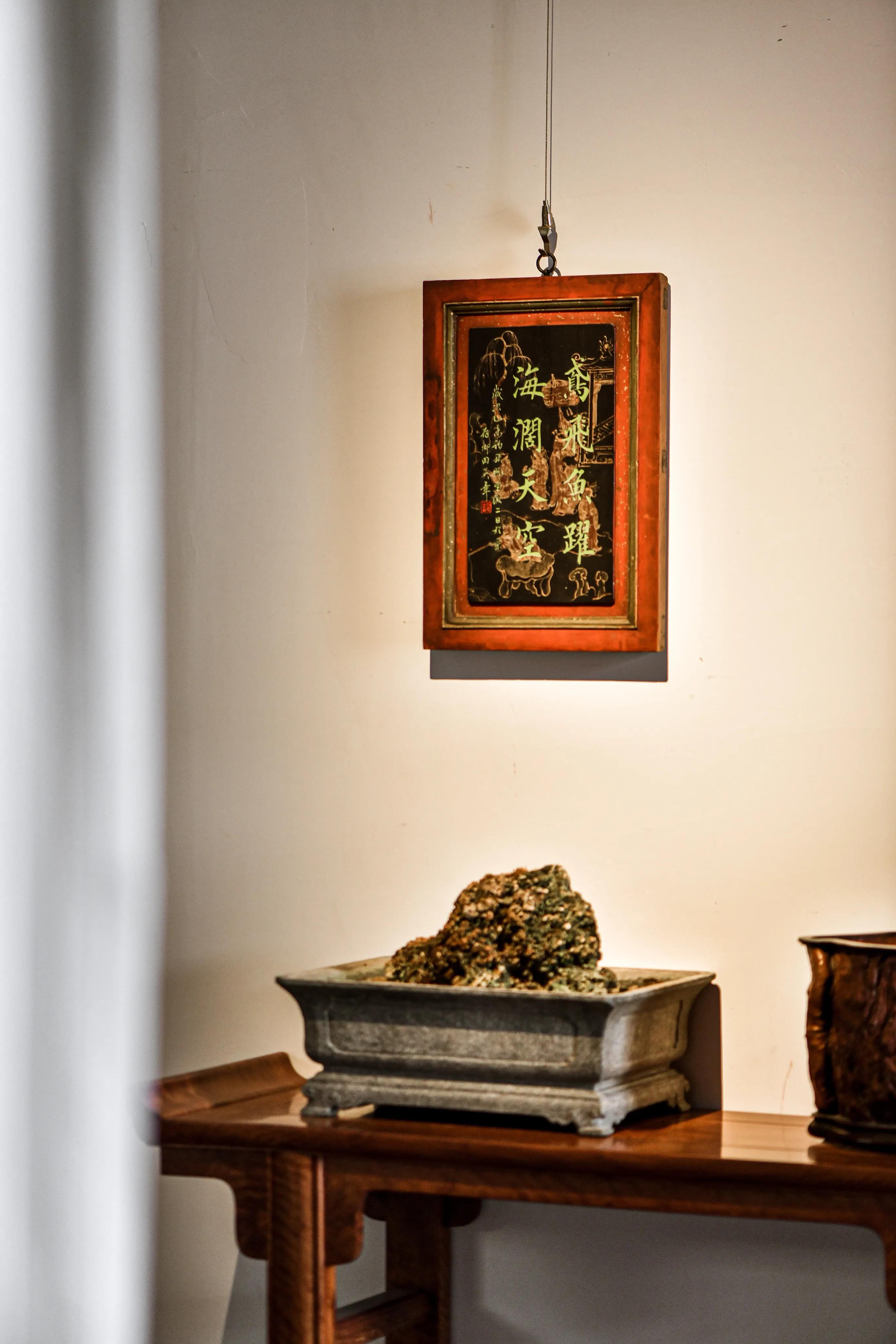 hanging screen - iNEWS