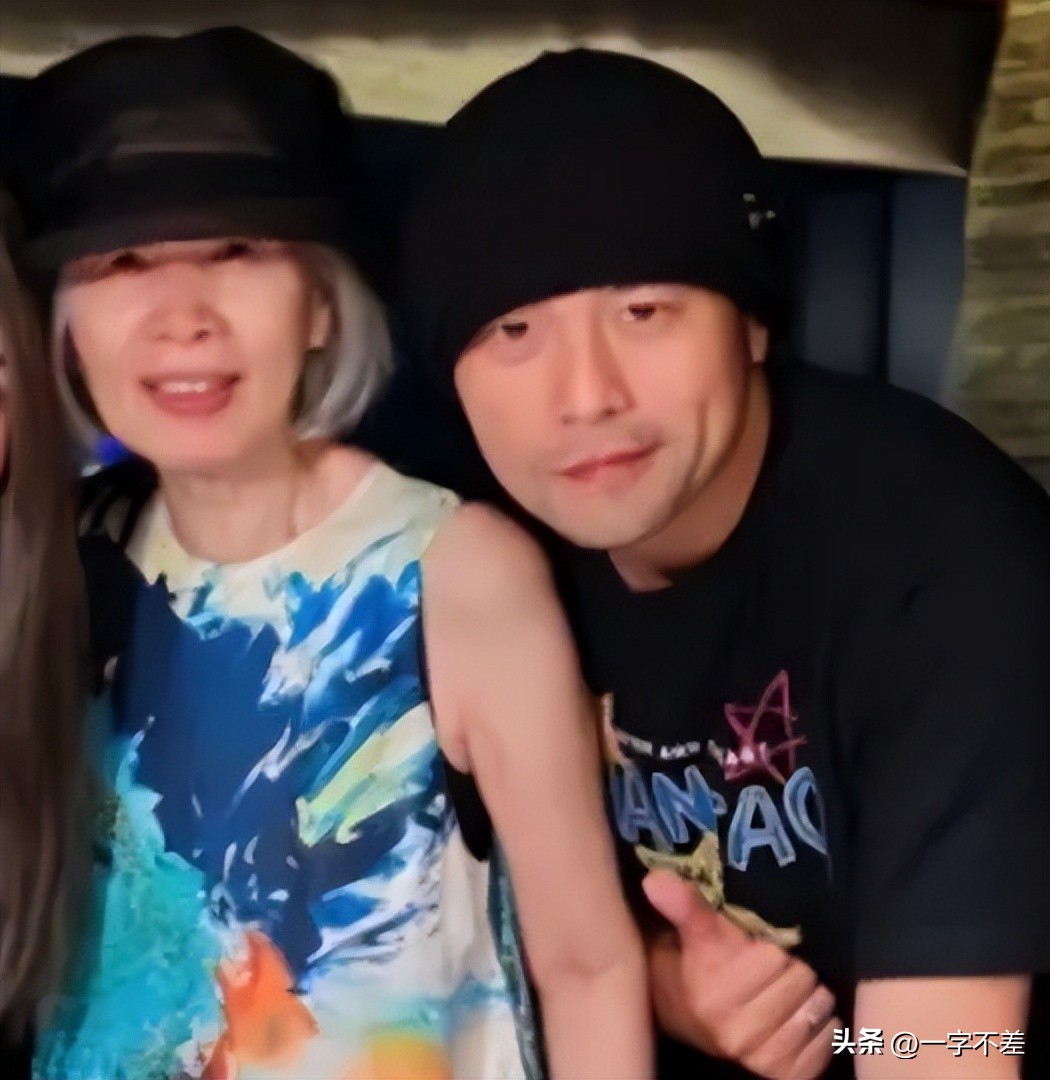 Jay Chou appears for the first time since being injured! Celebrating ...