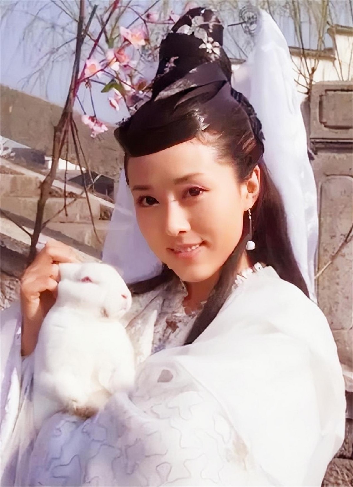 Known as "the most beautiful Chang'e", she bravely gave birth to a son ...