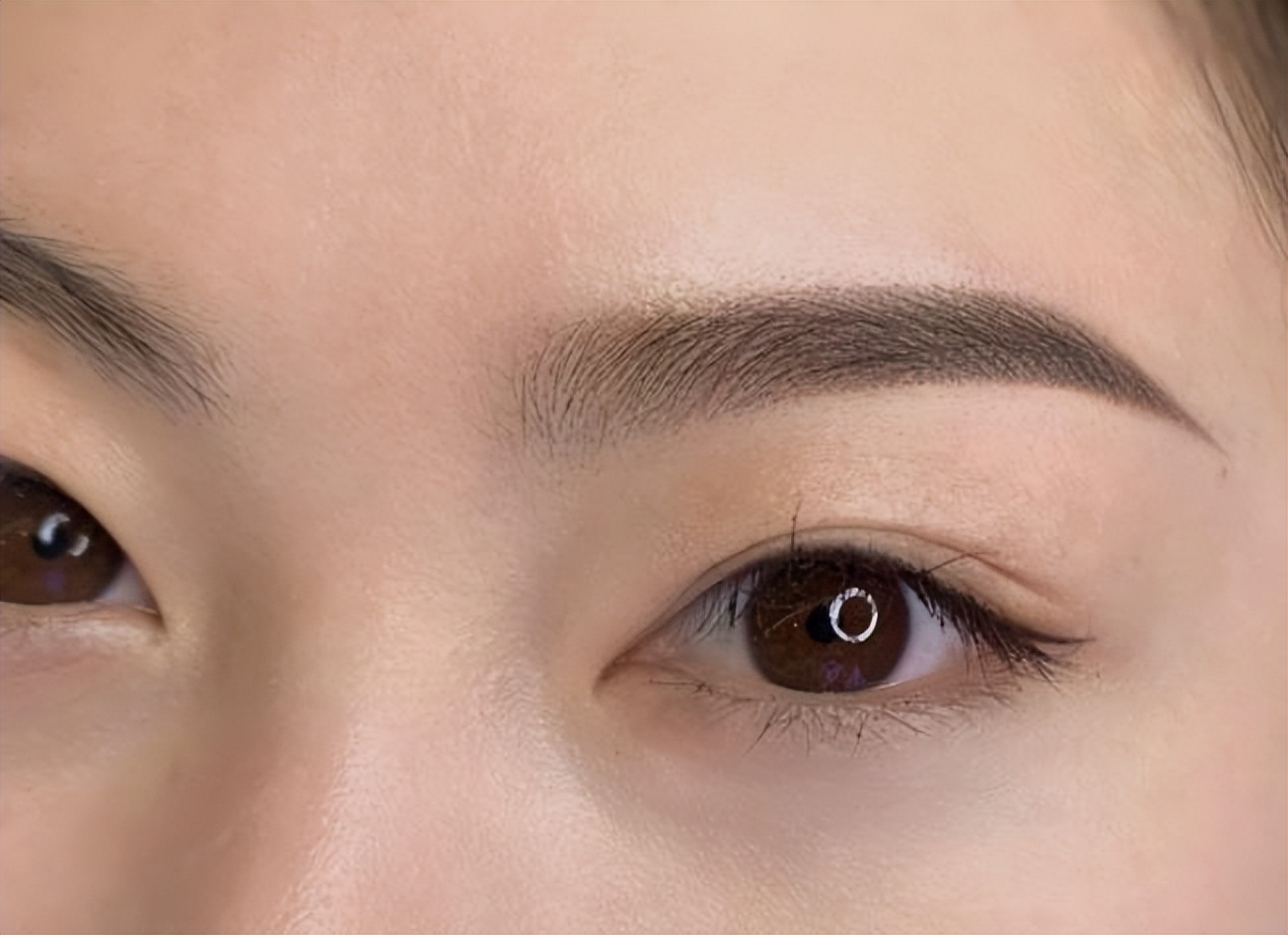 As the saying goes: "A long eyebrow is better than ten thousand dan ...