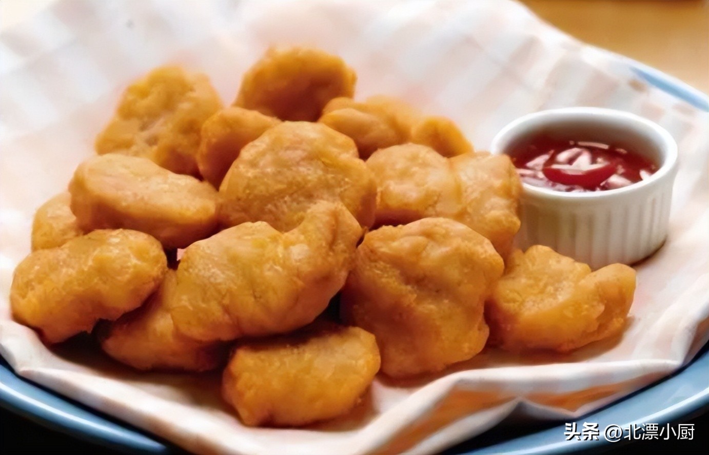 Fried chicken nuggets that are crispy on the outside and tender on the ...