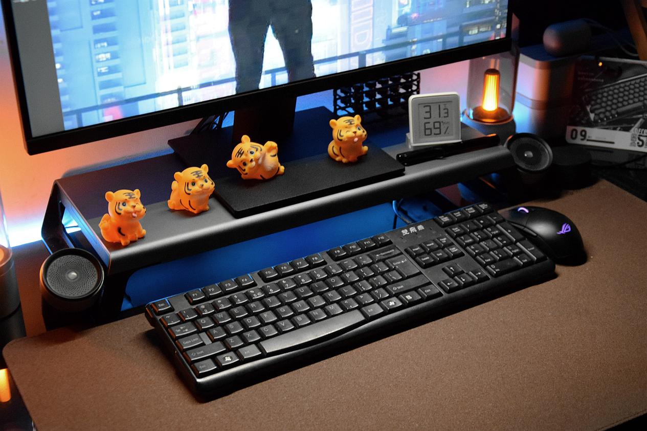 Charged twice a year, this wireless mechanical keyboard has incredible ...