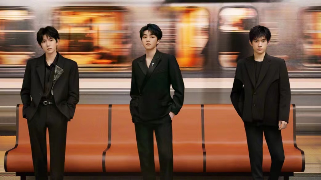 Four generations under one roof! Times Fengjun's family portrait, why doesn't TFBOYS laugh? Not ...