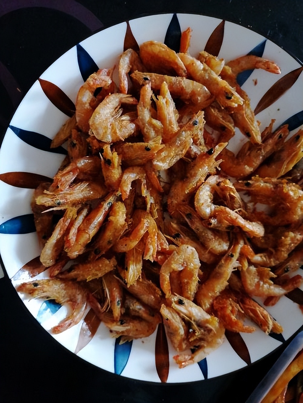 The small river prawns are so delicious. It is healthier without frying ...