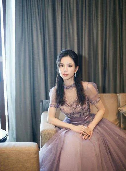 Xiaolongnu only recognizes Li Ruotong, and she left Yang Guo after many ...