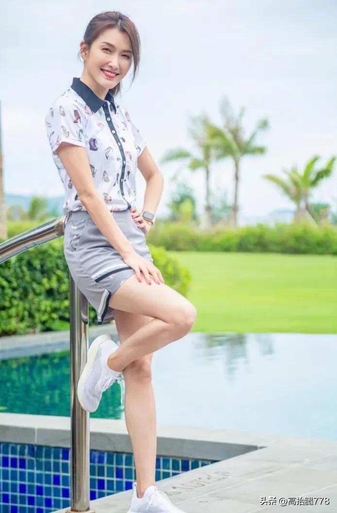 It's a blessing to have slender, fair, slender legs!Qi Xi - iNEWS