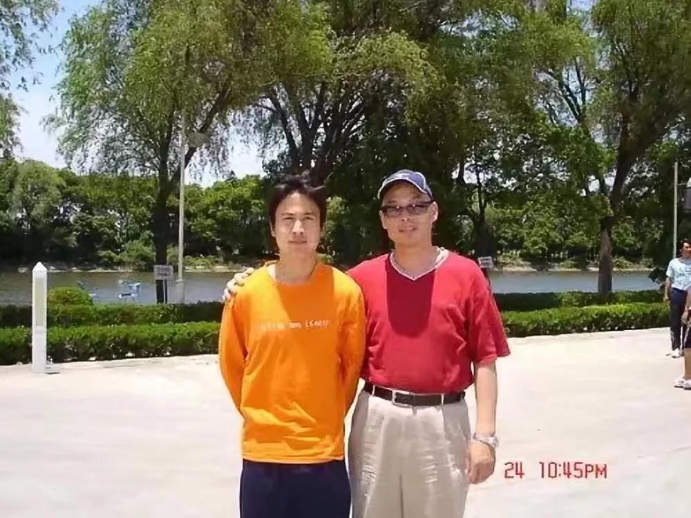 What happened to football star Qi Hong after he was released from ...