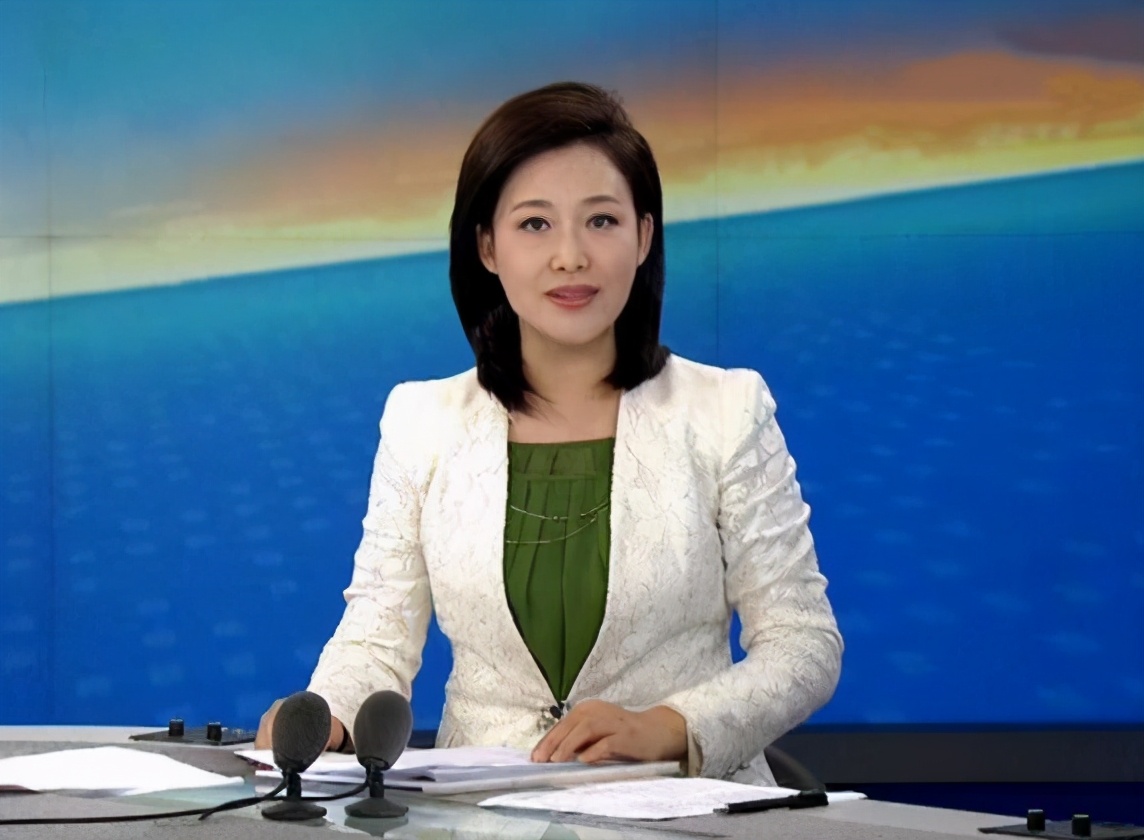 CCTV anchor Zheng Li: Married to an ordinary husband despite being so ...