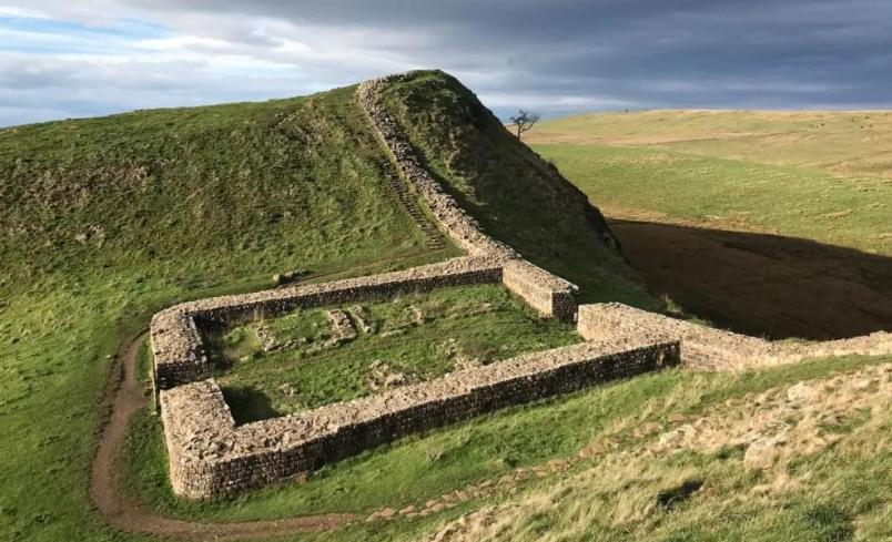 The Roman border defense line: Hadrian's Great Wall, a defense project ...