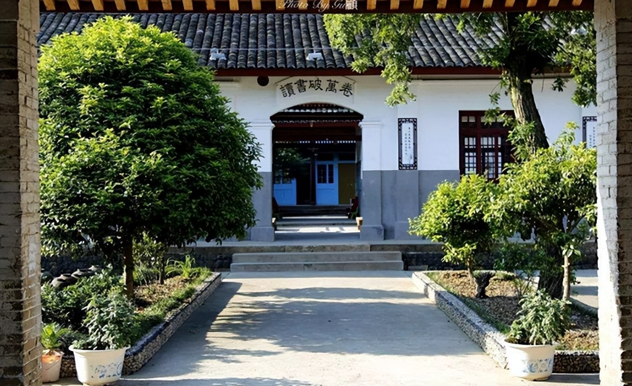 Descendant of Emperor Yang of the Sui Dynasty, Caiyan Yang's family - iNEWS