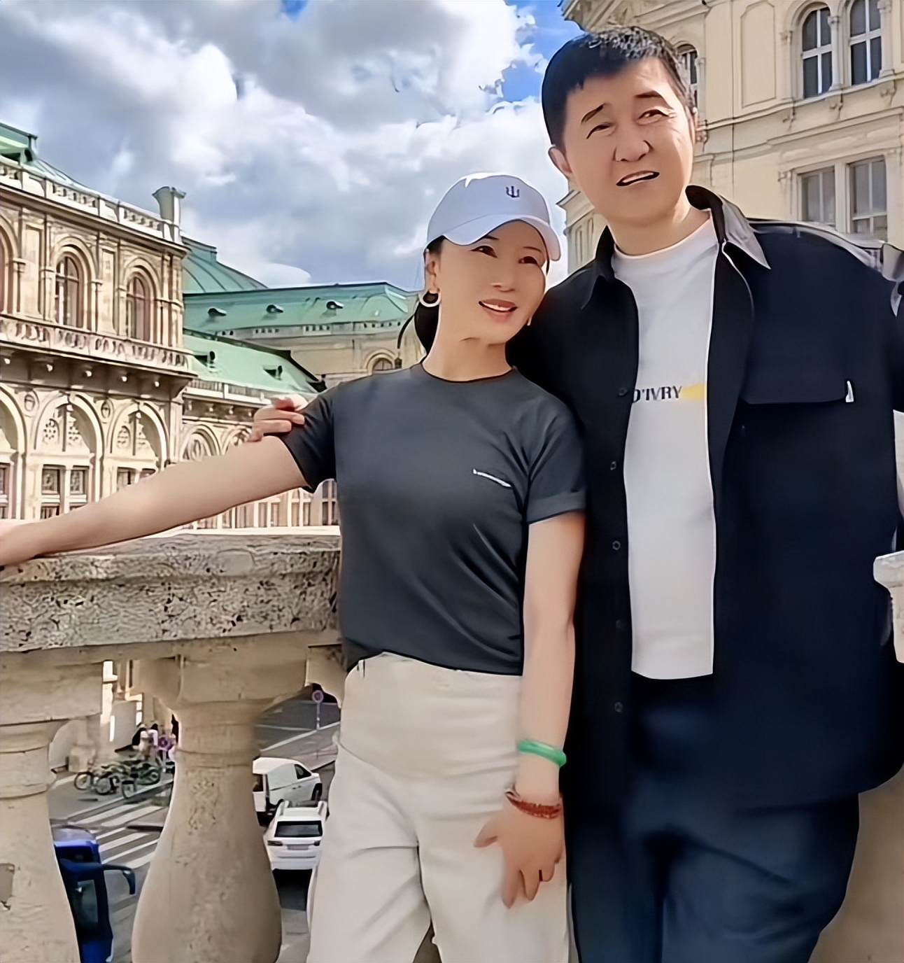 Fu Disheng Ren Jing travels in Austria, showing the sweetness of love ...