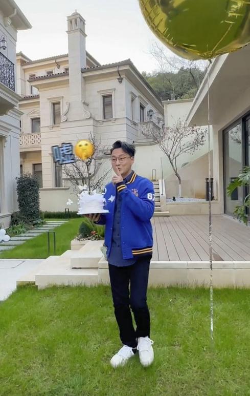 Lin Feng celebrates the birthday of the rich female fan, the castle is ...