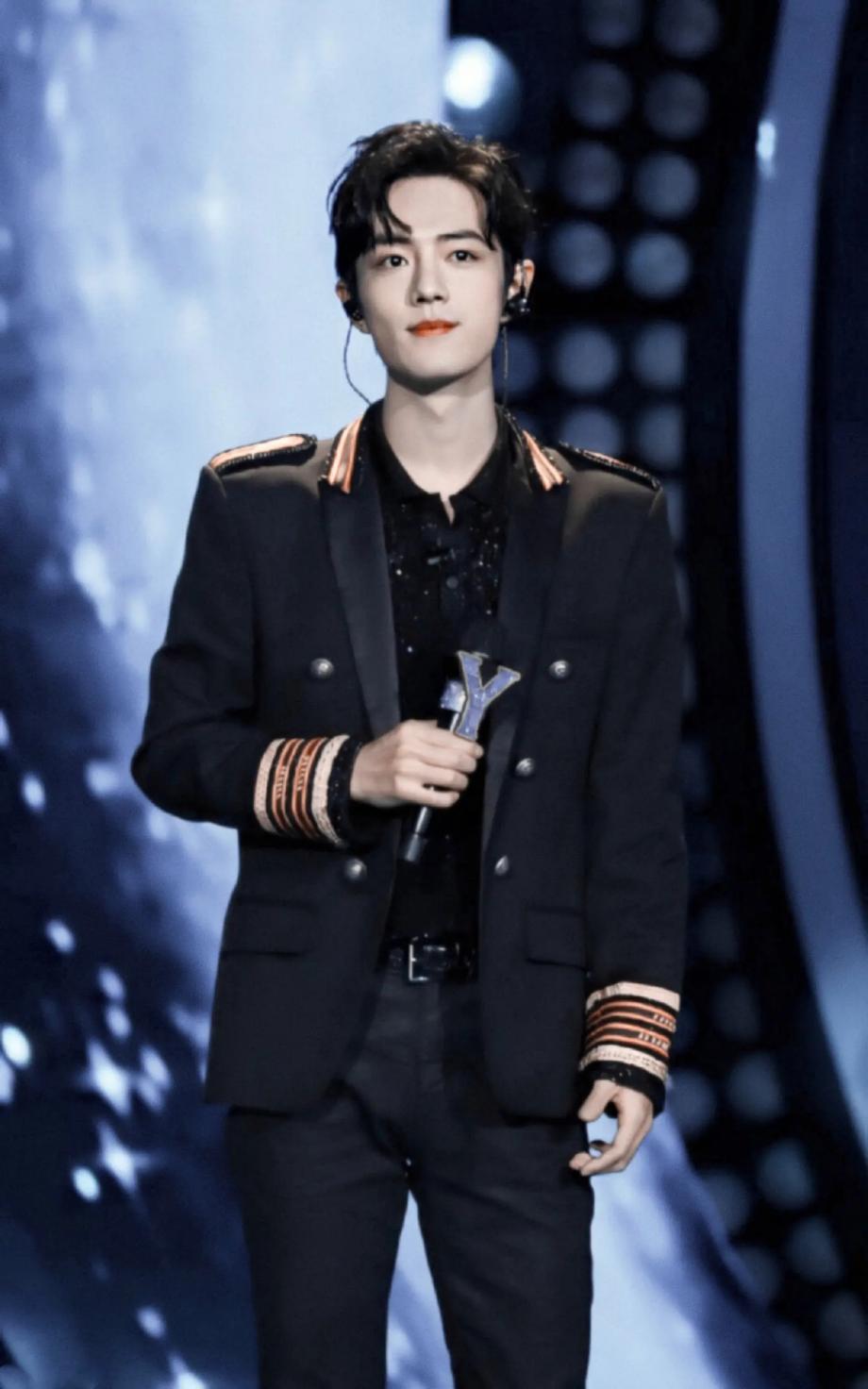 The difference between Xiao Zhan hugging Li Qin and Yang Zi, noticed ...